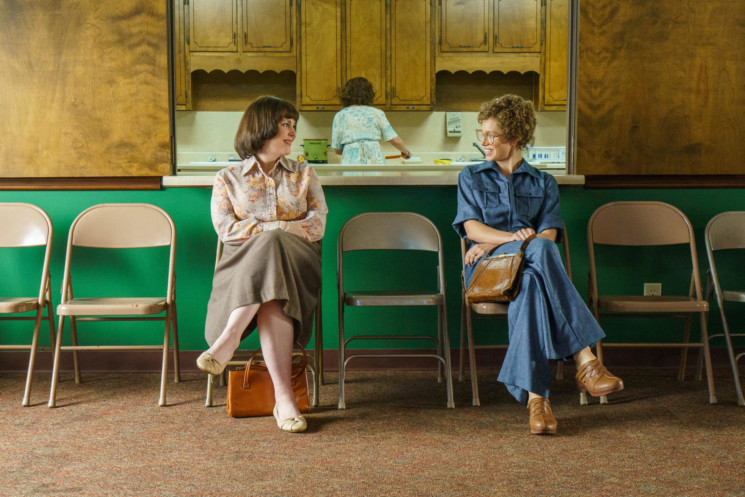 Hulu's Candy Review- Biel And Lynskey Are Desperate Housewives In True ...